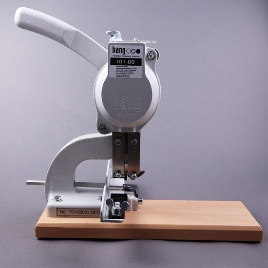 Handpress Piccolo Basic for eyelets 24 and 25 | The Solution Shop | The Solution Shop